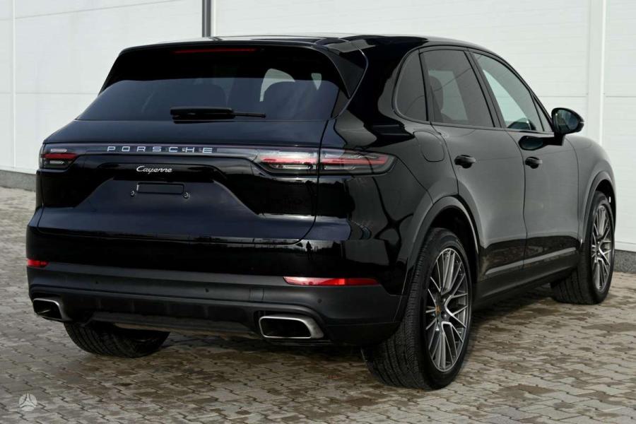 Black Porsche Cayenne 2023 in Palanga, with an engine capacity of 3.00 L and mileage of 35 thousand km for 59499 €, photo 5 on AUTOMOTO.COM.LV