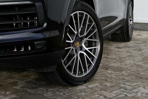 Black Porsche Cayenne 2023 in Palanga, with an engine capacity of 3.00 L and mileage of 35 thousand km for 59499 €, photo 6 on AUTOMOTO.COM.LV