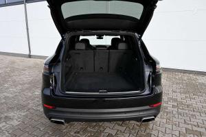 Black Porsche Cayenne 2023 in Palanga, with an engine capacity of 3.00 L and mileage of 35 thousand km for 59499 €, photo 8 on AUTOMOTO.COM.LV