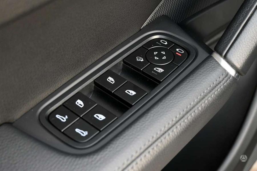 Black Porsche Cayenne 2023 in Palanga, with an engine capacity of 3.00 L and mileage of 35 thousand km for 59499 €, photo 14 on AUTOMOTO.COM.LV