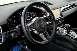 Black Porsche Cayenne 2023 in Palanga, with an engine capacity of 3.00 L and mileage of 35 thousand km for 59499 €, photo 15 on AUTOMOTO.COM.LV