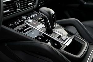 Black Porsche Cayenne 2023 in Palanga, with an engine capacity of 3.00 L and mileage of 35 thousand km for 59499 €, photo 16 on AUTOMOTO.COM.LV