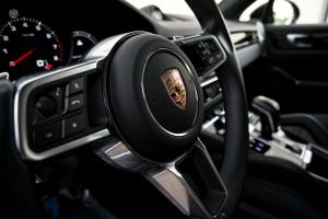 Black Porsche Cayenne 2023 in Palanga, with an engine capacity of 3.00 L and mileage of 35 thousand km for 59499 €, photo 18 on AUTOMOTO.COM.LV