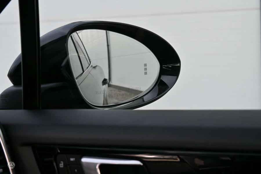 Black Porsche Cayenne 2023 in Palanga, with an engine capacity of 3.00 L and mileage of 35 thousand km for 59499 €, photo 23 on AUTOMOTO.COM.LV