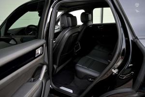 Black Porsche Cayenne 2023 in Palanga, with an engine capacity of 3.00 L and mileage of 35 thousand km for 59499 €, photo 24 on AUTOMOTO.COM.LV