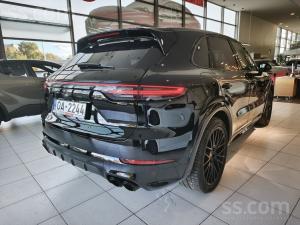 Черный Порше Каен 2023 в Рига, объемом двигателя 4.00 л и пробегом 57 тыс. км за 99900 €, фото 4 на AUTOMOTO.COM.LV
