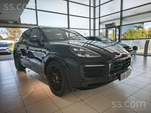 Black Porsche Cayenne 2023 in Riga, with an engine capacity of 4.00 L and mileage of 57 thousand km for 99900 €, photo 5 on AUTOMOTO.COM.LV