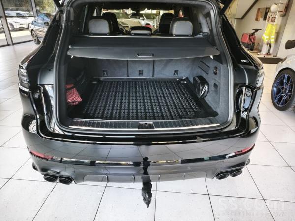 Black Porsche Cayenne 2023 in Riga, with an engine capacity of 4.00 L and mileage of 57 thousand km for 99900 €, photo 9 on AUTOMOTO.COM.LV