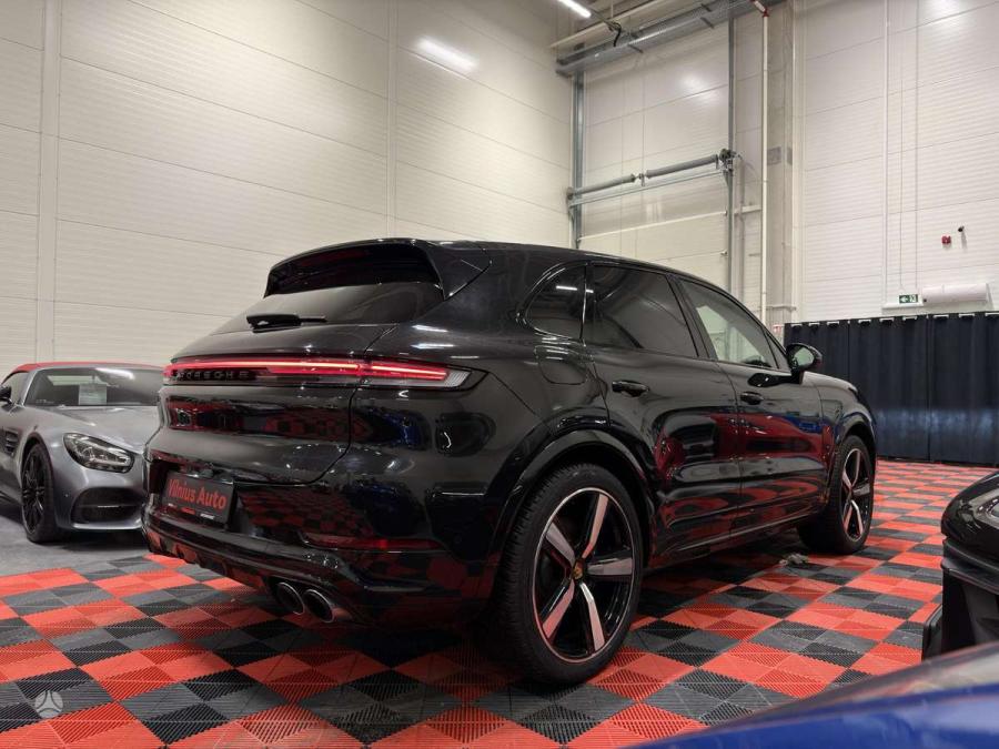 Melns Porsche Cayenne 2024 Viļņa, ar dzinēja tilpumu 3.00 L un nobraukumu 49 tūkst. km par 88990 €, foto 4 vietnē AUTOMOTO.COM.LV