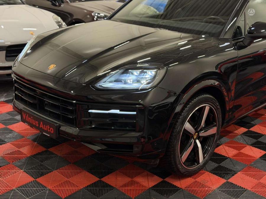 Melns Porsche Cayenne 2024 Viļņa, ar dzinēja tilpumu 3.00 L un nobraukumu 49 tūkst. km par 88990 €, foto 7 vietnē AUTOMOTO.COM.LV