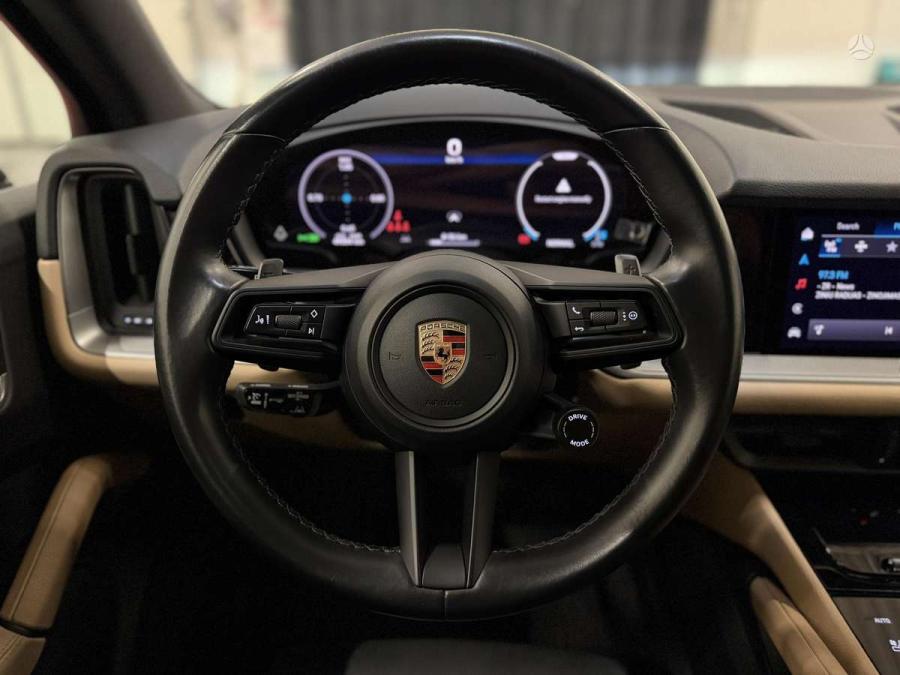 Melns Porsche Cayenne 2024 Viļņa, ar dzinēja tilpumu 3.00 L un nobraukumu 49 tūkst. km par 88990 €, foto 21 vietnē AUTOMOTO.COM.LV