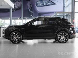 Melns Porsche Cayenne 2024 Rīga, ar dzinēja tilpumu 3.00 L un nobraukumu 58 tūkst. km par 85000 €, foto 3 vietnē AUTOMOTO.COM.LV