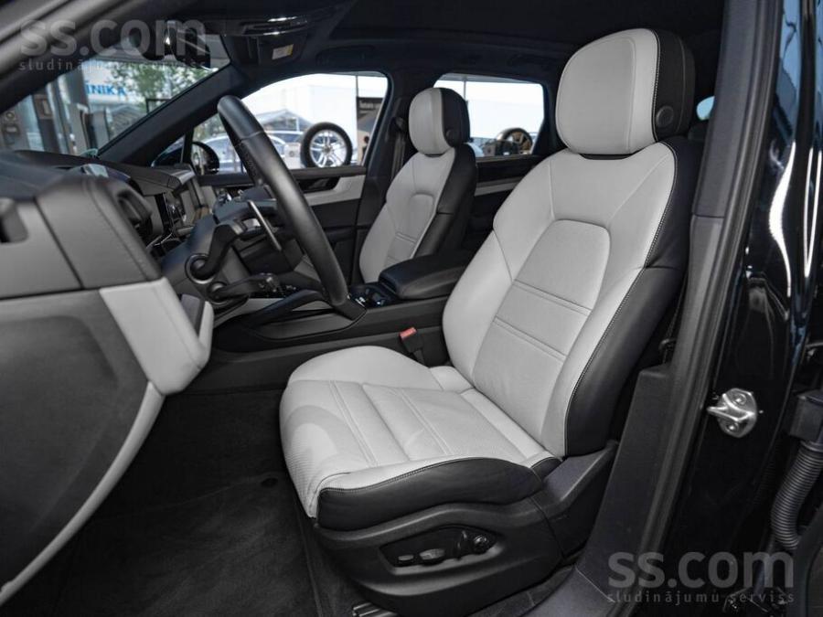 Melns Porsche Cayenne 2024 Rīga, ar dzinēja tilpumu 3.00 L un nobraukumu 58 tūkst. km par 85000 €, foto 5 vietnē AUTOMOTO.COM.LV