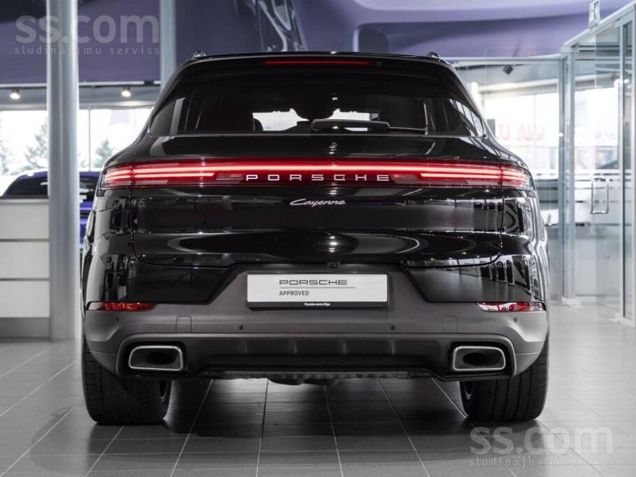 Melns Porsche Cayenne 2024 Rīga, ar dzinēja tilpumu 3.00 L un nobraukumu 58 tūkst. km par 85000 €, foto 7 vietnē AUTOMOTO.COM.LV