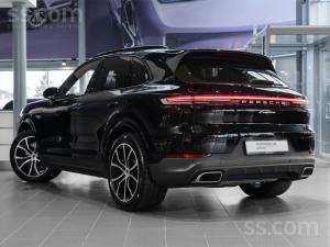 Melns Porsche Cayenne 2024 Rīga, ar dzinēja tilpumu 3.00 L un nobraukumu 58 tūkst. km par 85000 €, foto 11 vietnē AUTOMOTO.COM.LV