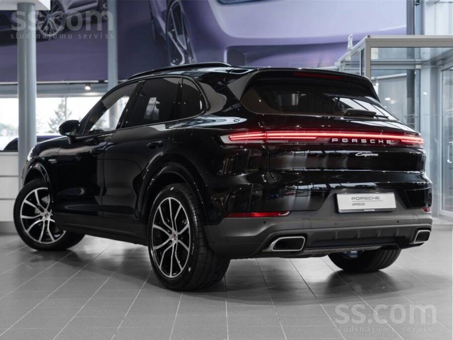 Melns Porsche Cayenne 2024 Rīga, ar dzinēja tilpumu 3.00 L un nobraukumu 58 tūkst. km par 85000 €, foto 11 vietnē AUTOMOTO.COM.LV