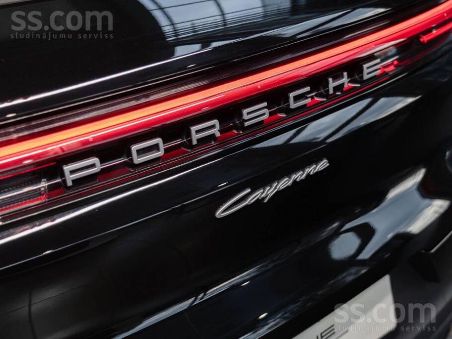 Melns Porsche Cayenne 2024 Rīga, ar dzinēja tilpumu 3.00 L un nobraukumu 58 tūkst. km par 85000 €, foto 14 vietnē AUTOMOTO.COM.LV