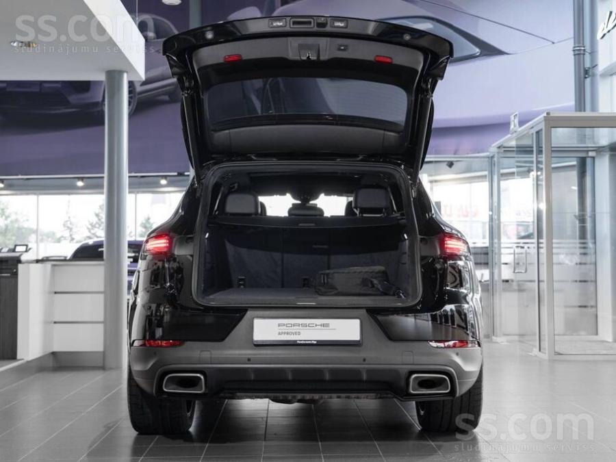 Melns Porsche Cayenne 2024 Rīga, ar dzinēja tilpumu 3.00 L un nobraukumu 58 tūkst. km par 85000 €, foto 15 vietnē AUTOMOTO.COM.LV