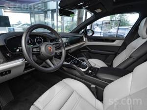Melns Porsche Cayenne 2024 Rīga, ar dzinēja tilpumu 3.00 L un nobraukumu 58 tūkst. km par 85000 €, foto 16 vietnē AUTOMOTO.COM.LV