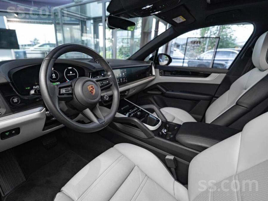 Melns Porsche Cayenne 2024 Rīga, ar dzinēja tilpumu 3.00 L un nobraukumu 58 tūkst. km par 85000 €, foto 16 vietnē AUTOMOTO.COM.LV