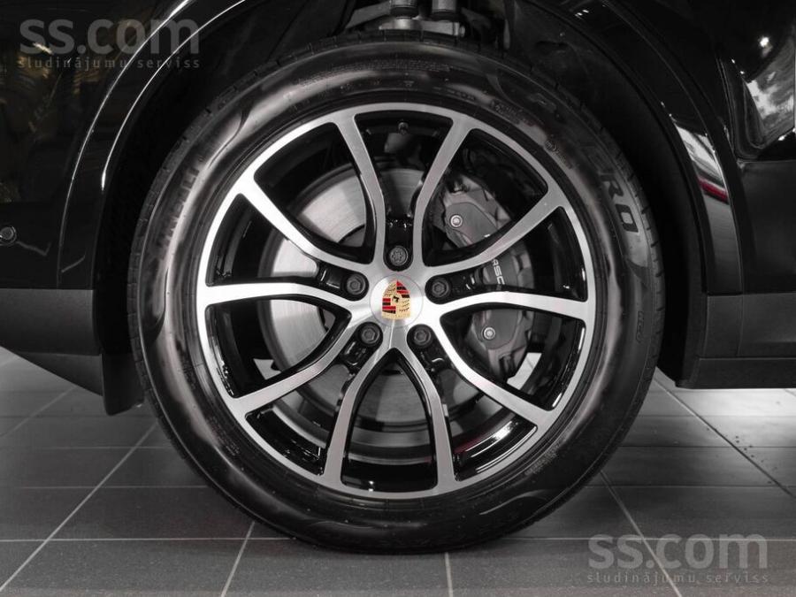 Melns Porsche Cayenne 2024 Rīga, ar dzinēja tilpumu 3.00 L un nobraukumu 58 tūkst. km par 85000 €, foto 17 vietnē AUTOMOTO.COM.LV