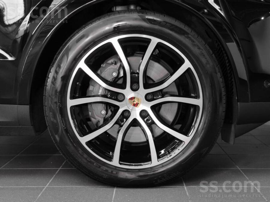 Melns Porsche Cayenne 2024 Rīga, ar dzinēja tilpumu 3.00 L un nobraukumu 58 tūkst. km par 85000 €, foto 18 vietnē AUTOMOTO.COM.LV