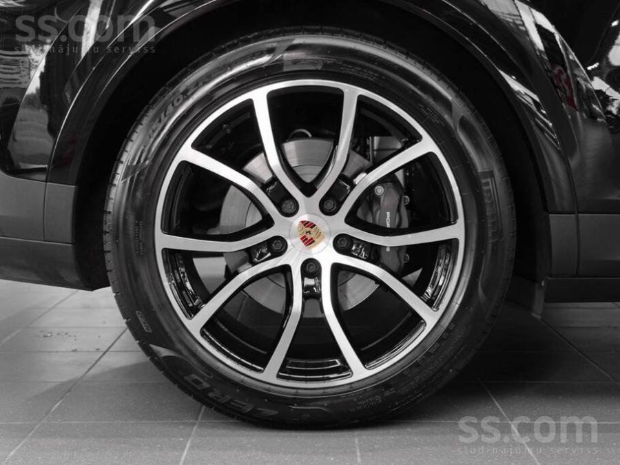 Melns Porsche Cayenne 2024 Rīga, ar dzinēja tilpumu 3.00 L un nobraukumu 58 tūkst. km par 85000 €, foto 20 vietnē AUTOMOTO.COM.LV