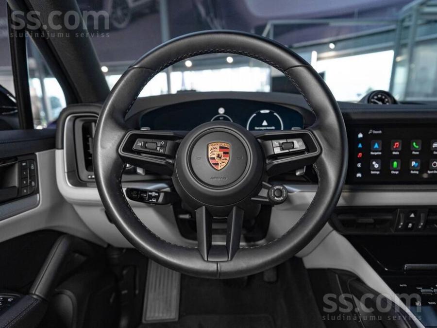 Melns Porsche Cayenne 2024 Rīga, ar dzinēja tilpumu 3.00 L un nobraukumu 58 tūkst. km par 85000 €, foto 32 vietnē AUTOMOTO.COM.LV