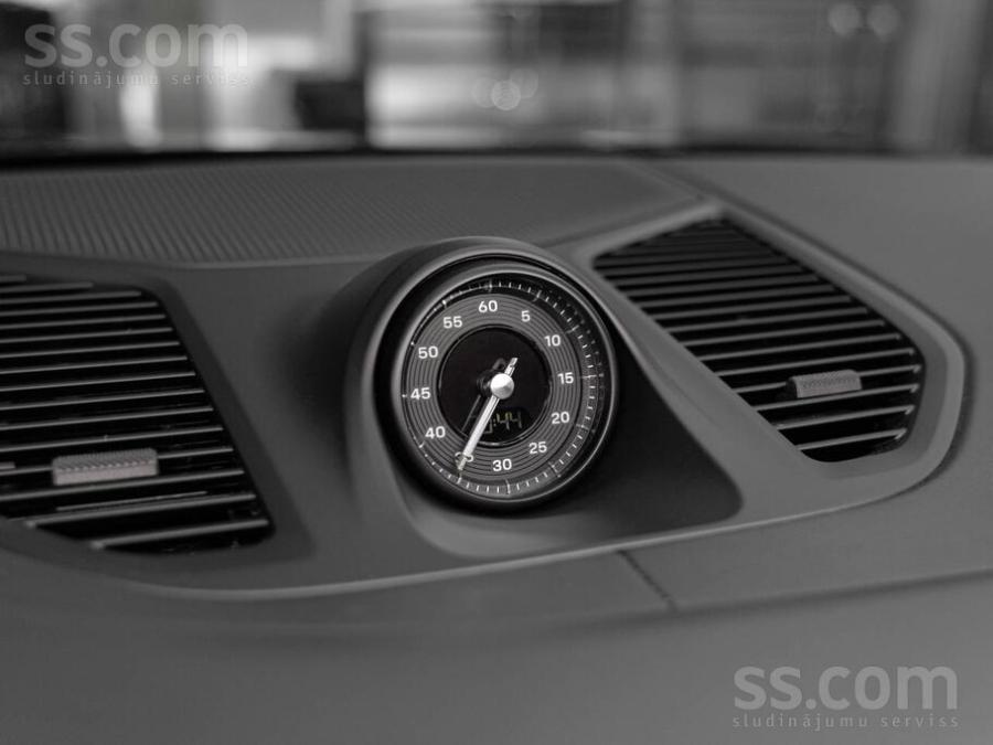Melns Porsche Cayenne 2024 Rīga, ar dzinēja tilpumu 3.00 L un nobraukumu 58 tūkst. km par 85000 €, foto 33 vietnē AUTOMOTO.COM.LV