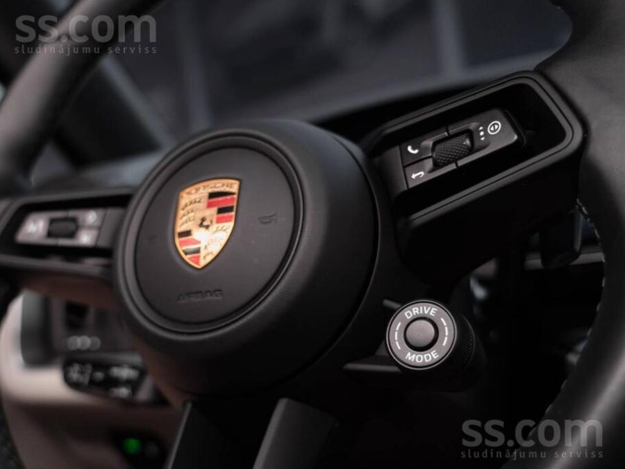Melns Porsche Cayenne 2024 Rīga, ar dzinēja tilpumu 3.00 L un nobraukumu 58 tūkst. km par 85000 €, foto 35 vietnē AUTOMOTO.COM.LV