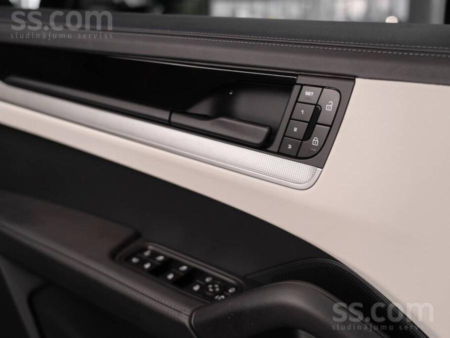 Melns Porsche Cayenne 2024 Rīga, ar dzinēja tilpumu 3.00 L un nobraukumu 58 tūkst. km par 85000 €, foto 36 vietnē AUTOMOTO.COM.LV