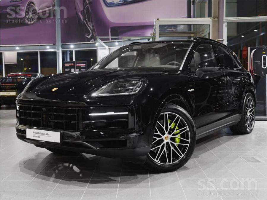 Black Porsche Cayenne 2024 in Riga, with an engine capacity of 3.00 L and mileage of 28 thousand km for 98000 €, photo 1 on AUTOMOTO.COM.LV