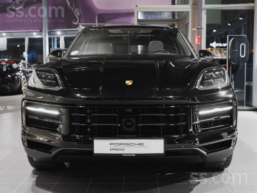 Black Porsche Cayenne 2024 in Riga, with an engine capacity of 3.00 L and mileage of 28 thousand km for 98000 €, photo 9 on AUTOMOTO.COM.LV