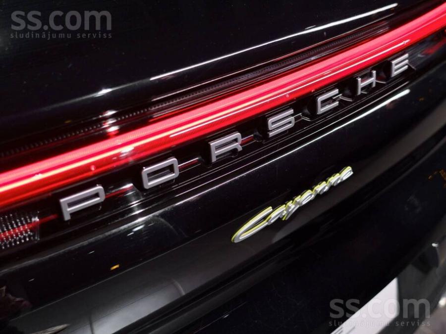Black Porsche Cayenne 2024 in Riga, with an engine capacity of 3.00 L and mileage of 28 thousand km for 98000 €, photo 14 on AUTOMOTO.COM.LV