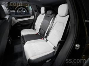 Black Porsche Cayenne 2024 in Riga, with an engine capacity of 3.00 L and mileage of 28 thousand km for 98000 €, photo 22 on AUTOMOTO.COM.LV