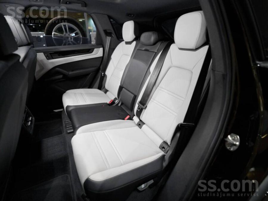 Black Porsche Cayenne 2024 in Riga, with an engine capacity of 3.00 L and mileage of 28 thousand km for 98000 €, photo 22 on AUTOMOTO.COM.LV