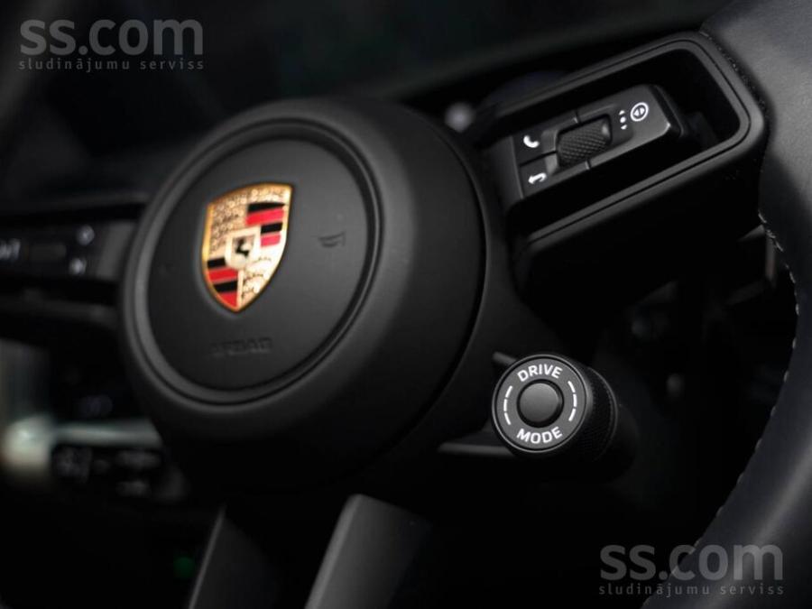 Black Porsche Cayenne 2024 in Riga, with an engine capacity of 3.00 L and mileage of 28 thousand km for 98000 €, photo 31 on AUTOMOTO.COM.LV