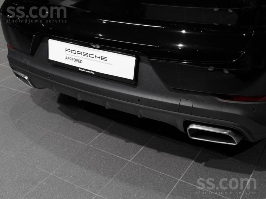 Black Porsche Cayenne 2024 in Riga, with an engine capacity of 3.00 L and mileage of 28 thousand km for 98000 €, photo 34 on AUTOMOTO.COM.LV