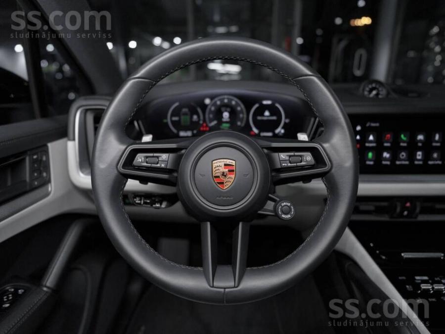 Black Porsche Cayenne 2024 in Riga, with an engine capacity of 3.00 L and mileage of 28 thousand km for 98000 €, photo 35 on AUTOMOTO.COM.LV