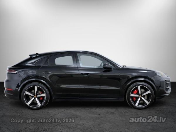 Black Porsche Cayenne 2024 in Tallinn, with an engine capacity of 3.00 L and mileage of 75 thousand km for 90000 €, photo 8 on AUTOMOTO.COM.LV