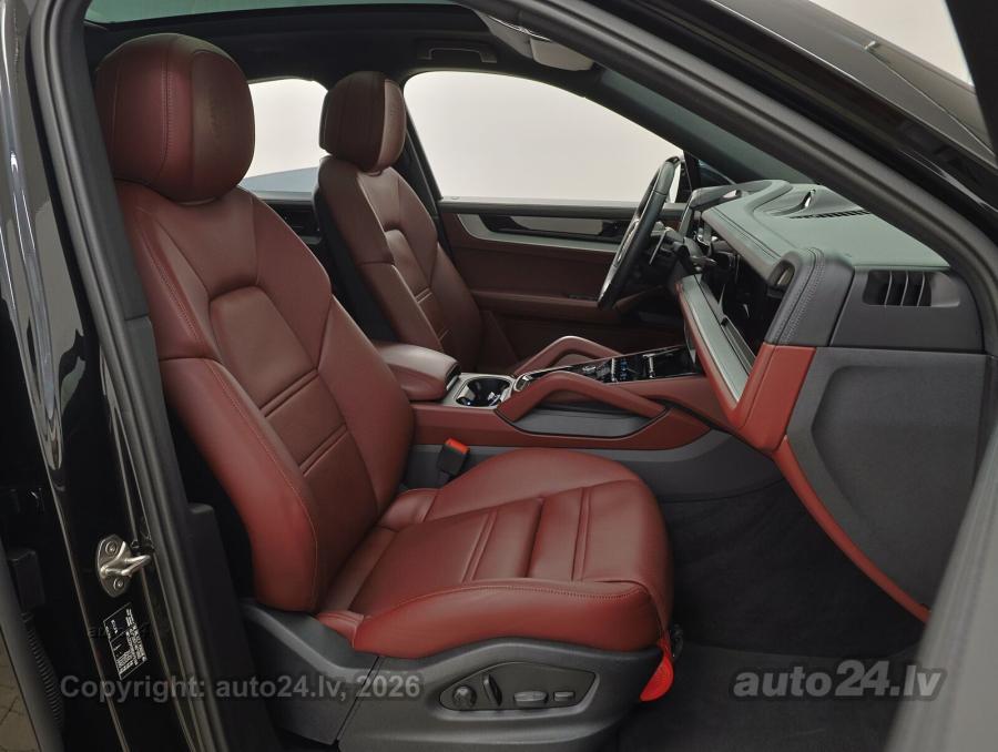 Black Porsche Cayenne 2024 in Tallinn, with an engine capacity of 3.00 L and mileage of 75 thousand km for 90000 €, photo 12 on AUTOMOTO.COM.LV