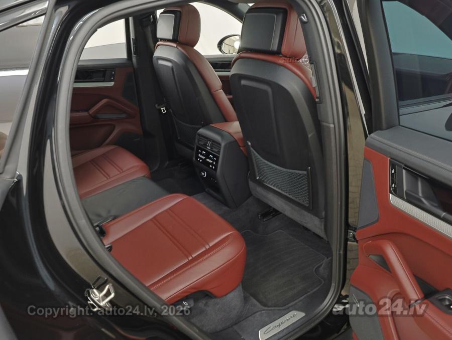 Black Porsche Cayenne 2024 in Tallinn, with an engine capacity of 3.00 L and mileage of 75 thousand km for 90000 €, photo 14 on AUTOMOTO.COM.LV