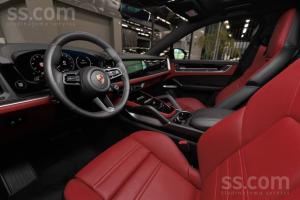 Black Porsche Cayenne 2024 in Riga, with an engine capacity of 3.00 L and mileage of 29 thousand km for 90000 €, photo 10 on AUTOMOTO.COM.LV
