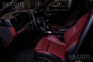 Black Porsche Cayenne 2024 in Riga, with an engine capacity of 3.00 L and mileage of 29 thousand km for 86000 €, photo 9 on AUTOMOTO.COM.LV