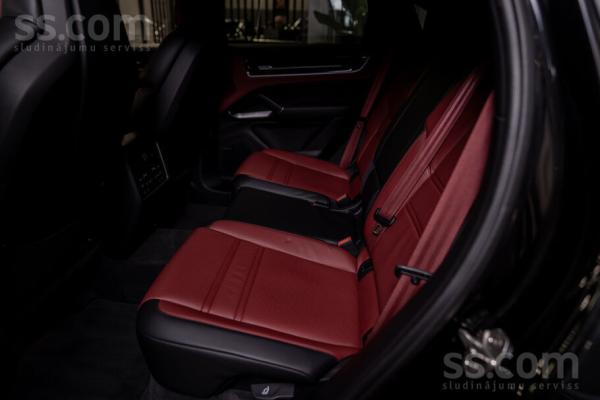 Black Porsche Cayenne 2024 in Riga, with an engine capacity of 3.00 L and mileage of 29 thousand km for 86000 €, photo 11 on AUTOMOTO.COM.LV