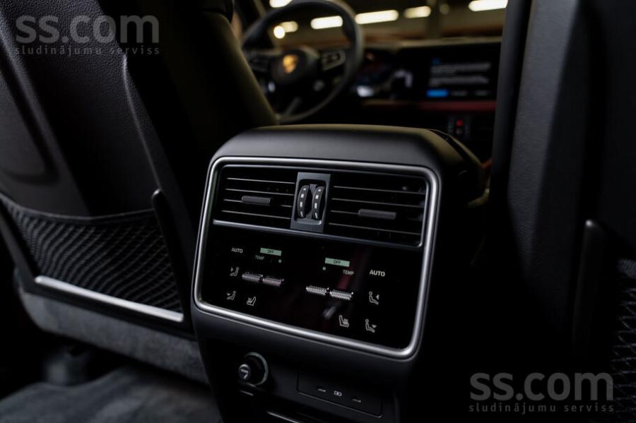 Black Porsche Cayenne 2024 in Riga, with an engine capacity of 3.00 L and mileage of 29 thousand km for 86000 €, photo 15 on AUTOMOTO.COM.LV