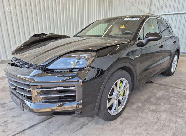 Melns Porsche Cayenne 2024 Klaipėda, ar dzinēja tilpumu 3.00 L un nobraukumu 47 tūkst. km par 27750 €, foto 1 vietnē AUTOMOTO.COM.LV