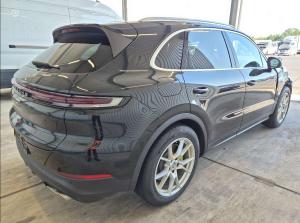 Melns Porsche Cayenne 2024 Klaipėda, ar dzinēja tilpumu 3.00 L un nobraukumu 47 tūkst. km par 27750 €, foto 3 vietnē AUTOMOTO.COM.LV