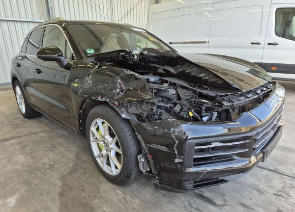 Melns Porsche Cayenne 2024 Klaipėda, ar dzinēja tilpumu 3.00 L un nobraukumu 47 tūkst. km par 27750 €, foto 3 vietnē AUTOMOTO.COM.LV
