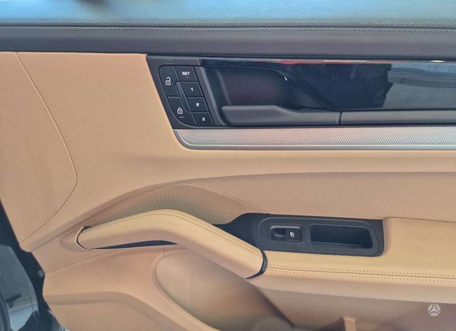 Melns Porsche Cayenne 2024 Klaipėda, ar dzinēja tilpumu 3.00 L un nobraukumu 47 tūkst. km par 27750 €, foto 14 vietnē AUTOMOTO.COM.LV